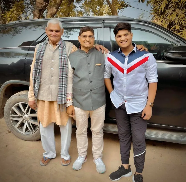 The MriDul(Mridul Tiwari)– Wiki/Bio, Age, Family, Height, Girlfriend ...